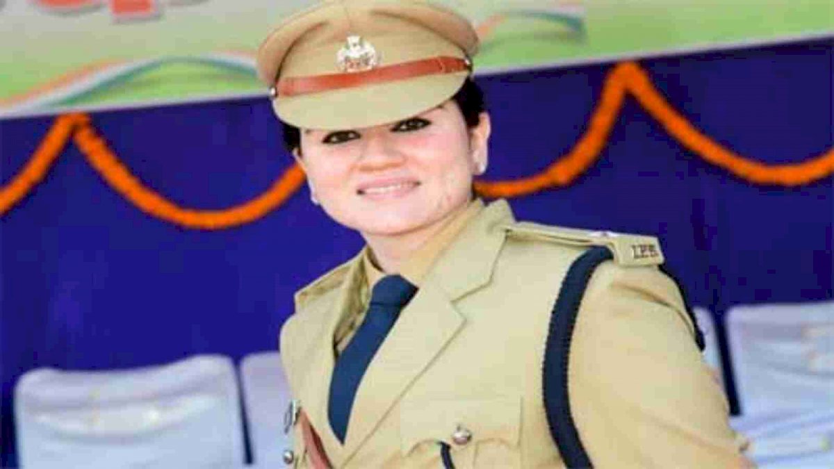 छत्तीसगढ़ की पहली महिला IPS हैं अंकिता शर्मा, संभालती हैं नक्सल मोर्चे ...