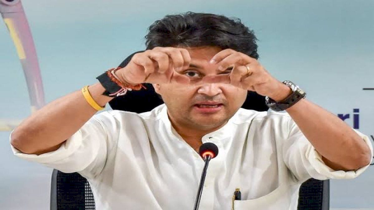 चुनाव पूर्व भाजपा से सिंधिया की बगावत की अटकलें तेज, ट्विटर बायो को ...