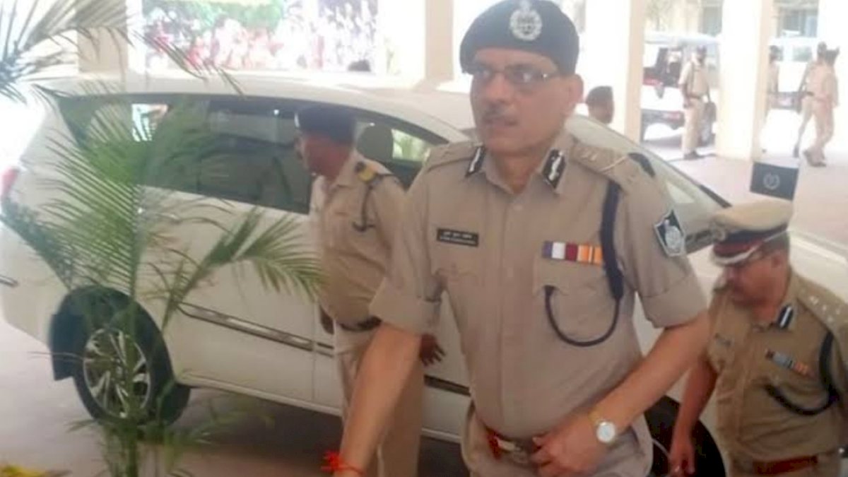 MP में 15 IPS अफसरों का तबादला, DGP की बेटी को डीसीपी इंटेलिजेंस भोपाल ...